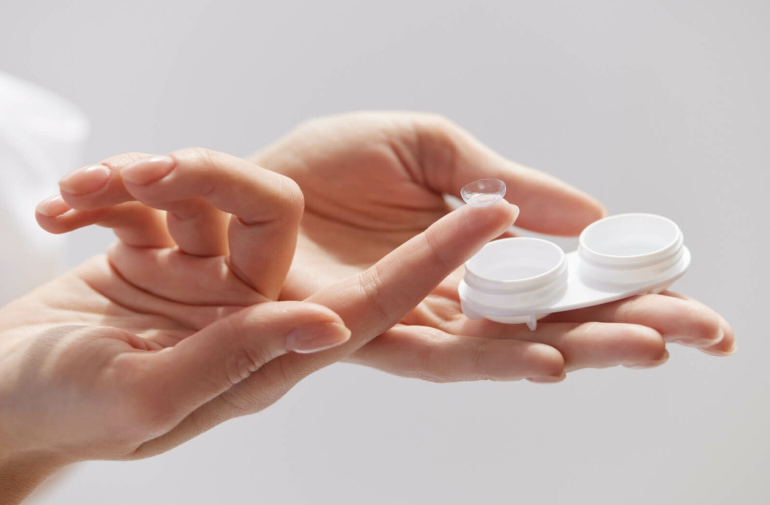 How to Take Contact Lenses Out: Your Step-By-Step Guide